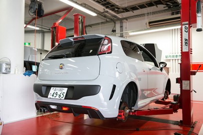 足回りにこだわる全てのクルマ好きを虜にする、ABARTH PUNTO KONI KITの魅力とは？ | ABARTH SCORPION ...
