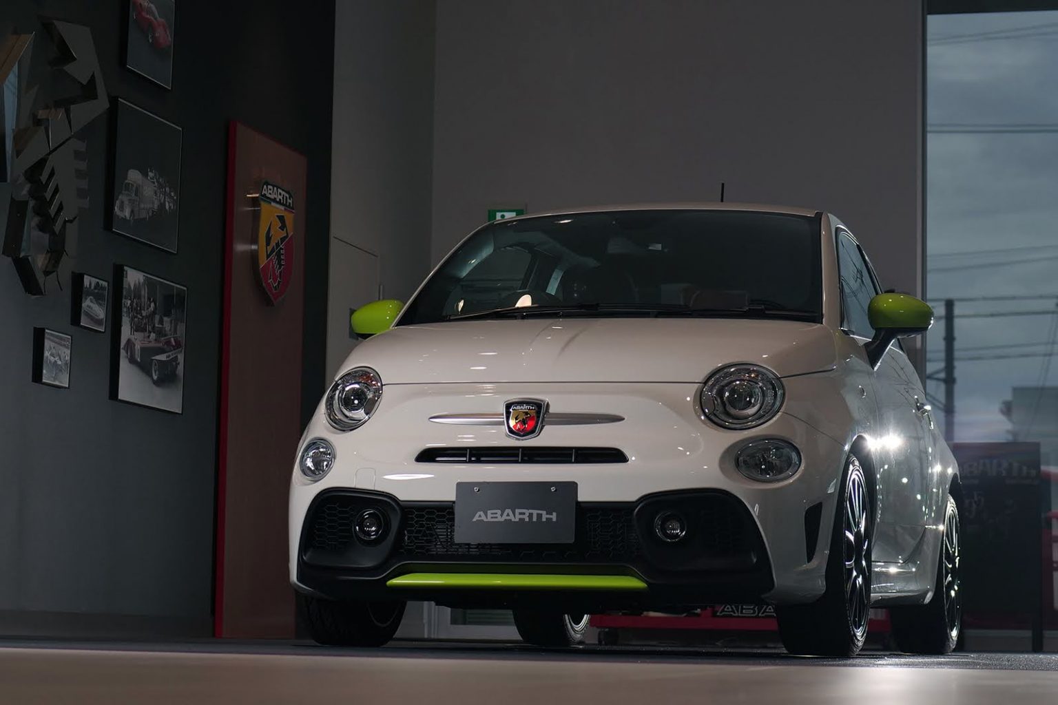 アバルトに新ラインアップ「F595」登場！ 専用装備などの特徴や他モデルとの違いを詳報 | ABARTH SCORPION MAGAZINE